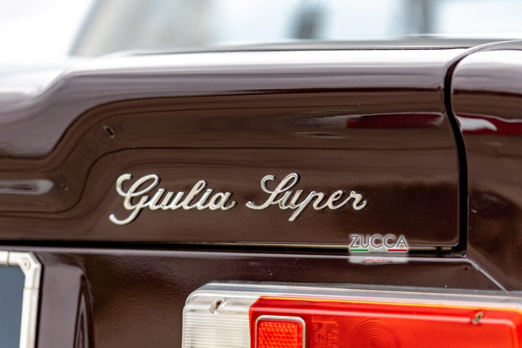 Scritta “Giulia Super” – Zucca Ricambi per Alfa Romeo d'Epoca